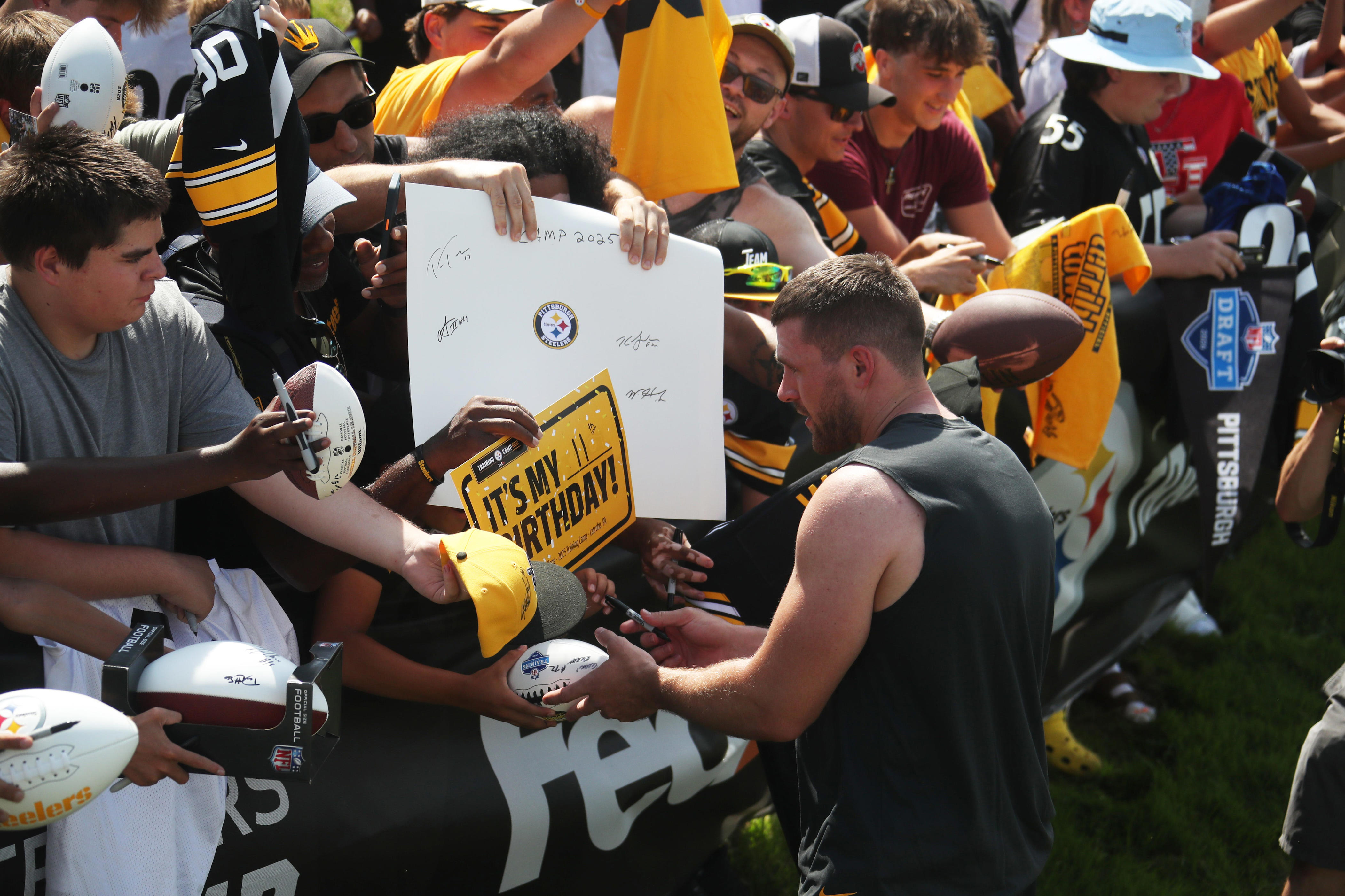 Steelers fans start crazy chant during Pat McAfee Show at training camp ...