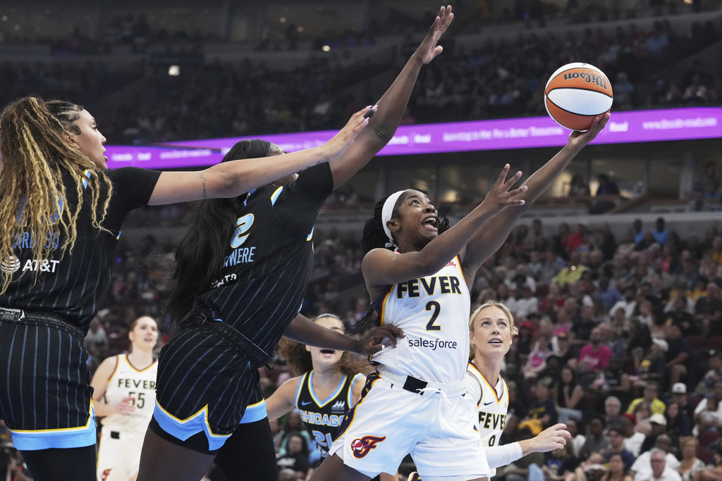 Mitchell's 35 points lift Fever over Sky 93-78; Clark and Reese sit out