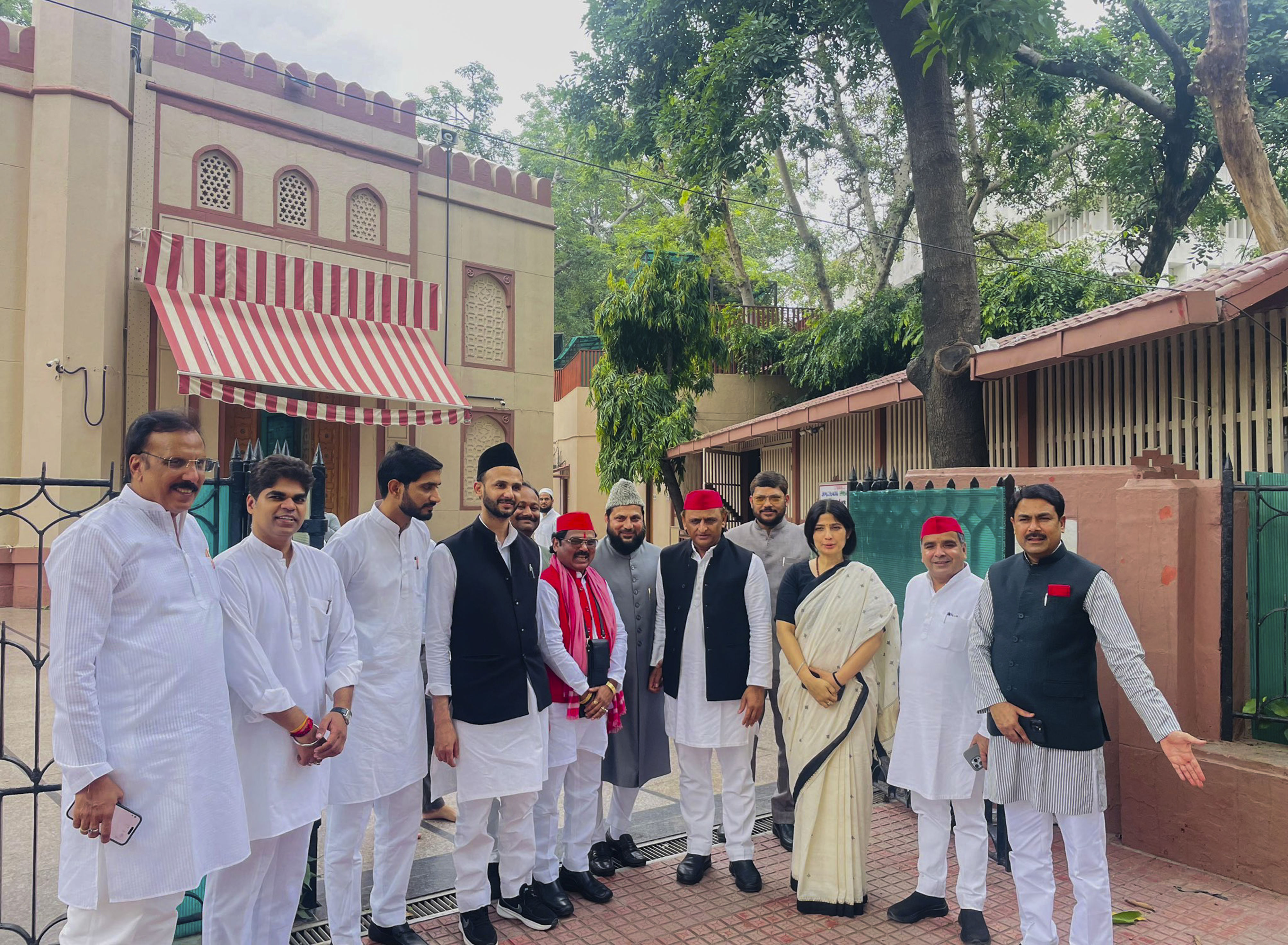 Mosque meeting row: Barelvi writes to Delhi CM, seeks removal of Nadvi ...