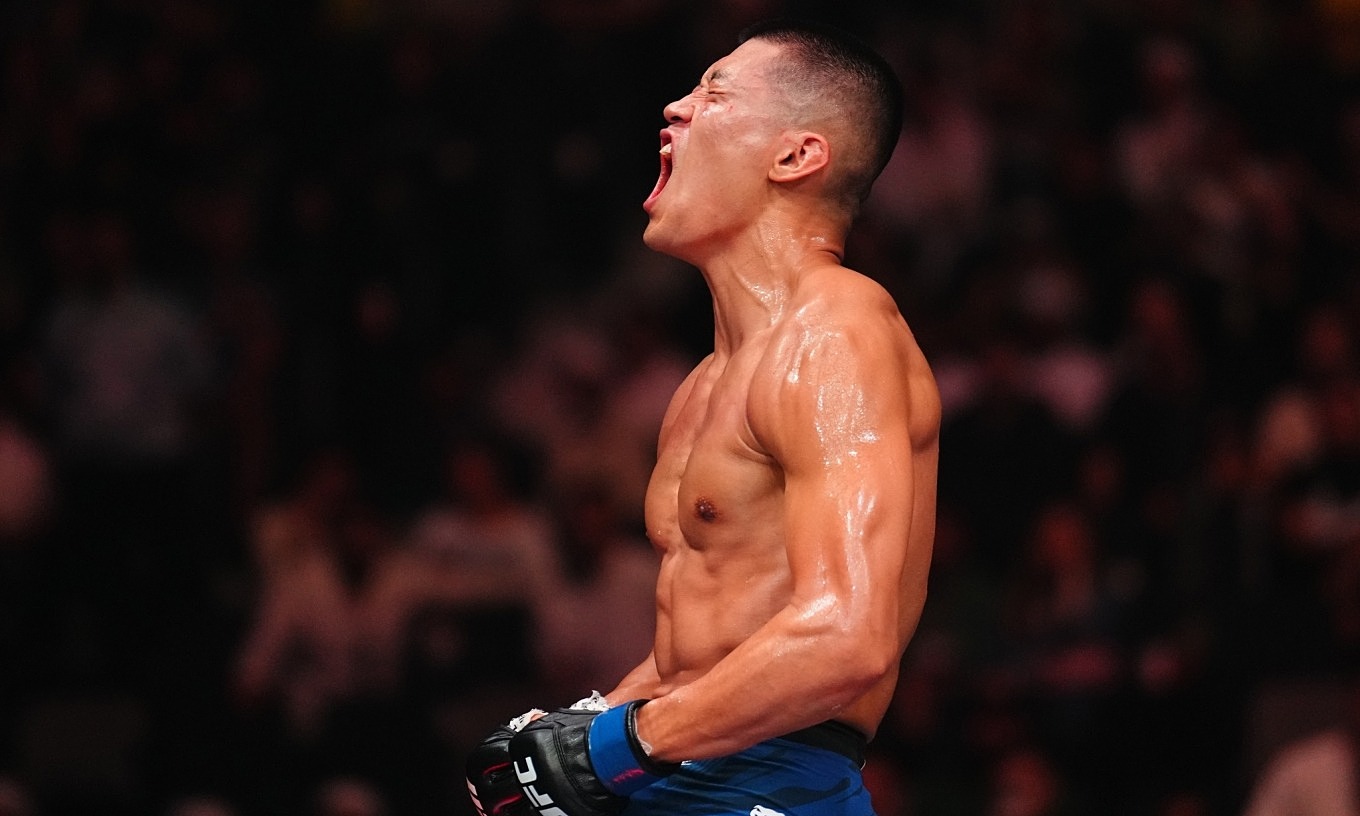 Vietnamese-American fighter sets UFC record after knocking opponent ...