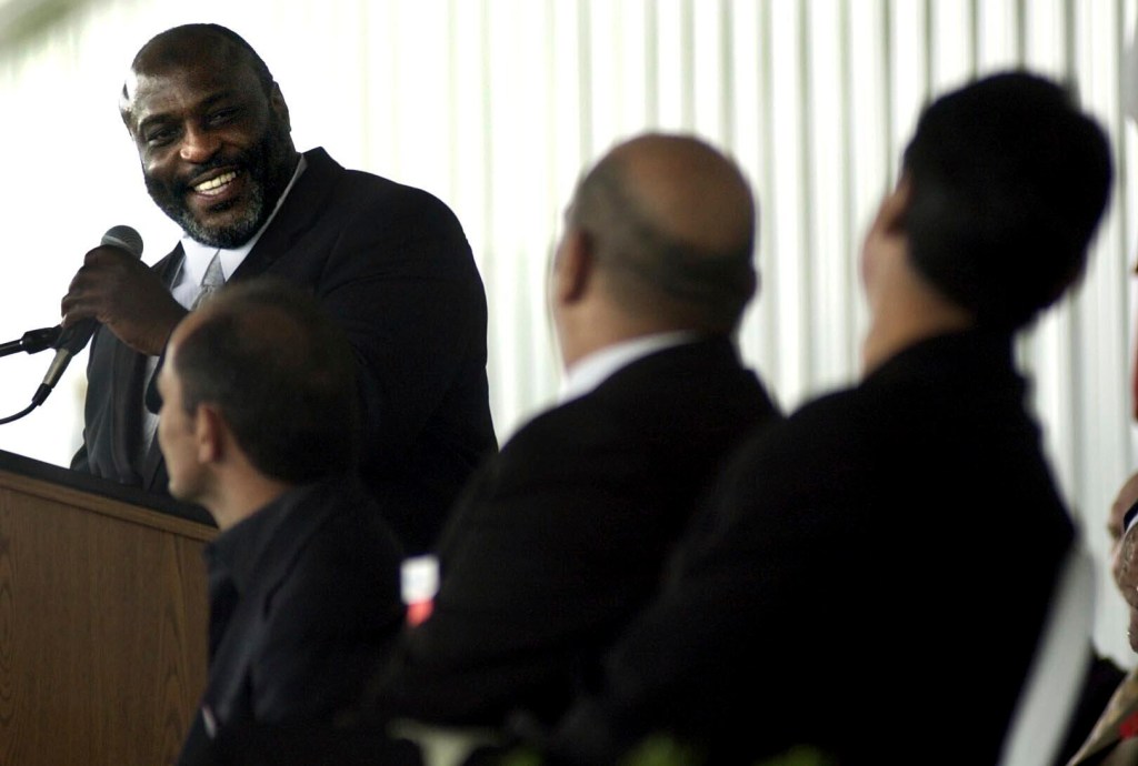 Dwight Muhammad Qawi, boxer who went from prison to champion, dies at 72