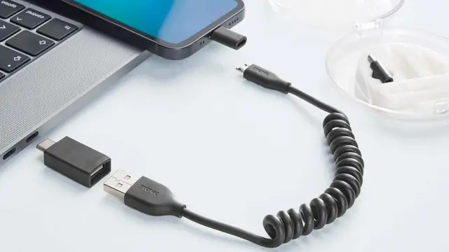 Viajar sin enredos: el ingenioso cable de Lidl que alivia la carga ...