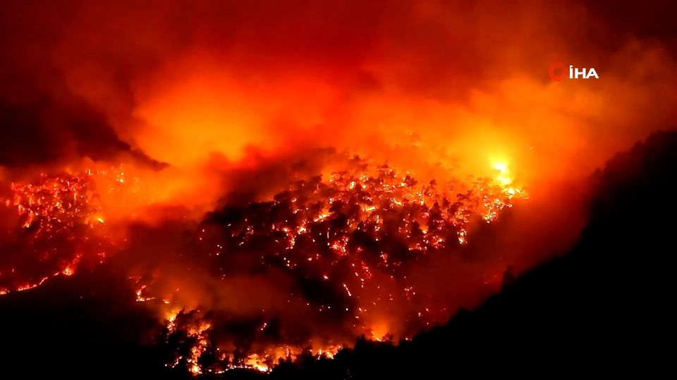 Wildfires rage in Turkey as temperature surges to record high