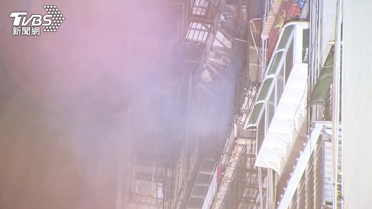迪化街旁大樓烈焰狂竄 竟是「住戶縱火」 8住戶嗆傷送醫