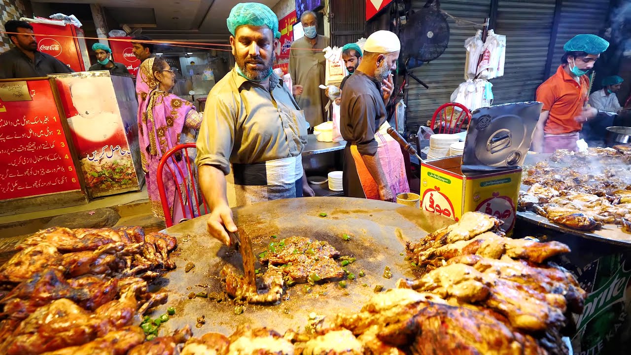 Pakistani Street Food In Lahore!! Legendary Tawa Chicken In Taxali Gate ...
