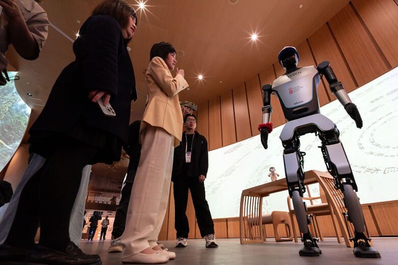 Chinese Walker S2: De humanoïde robot die zichzelf van stroom voorziet