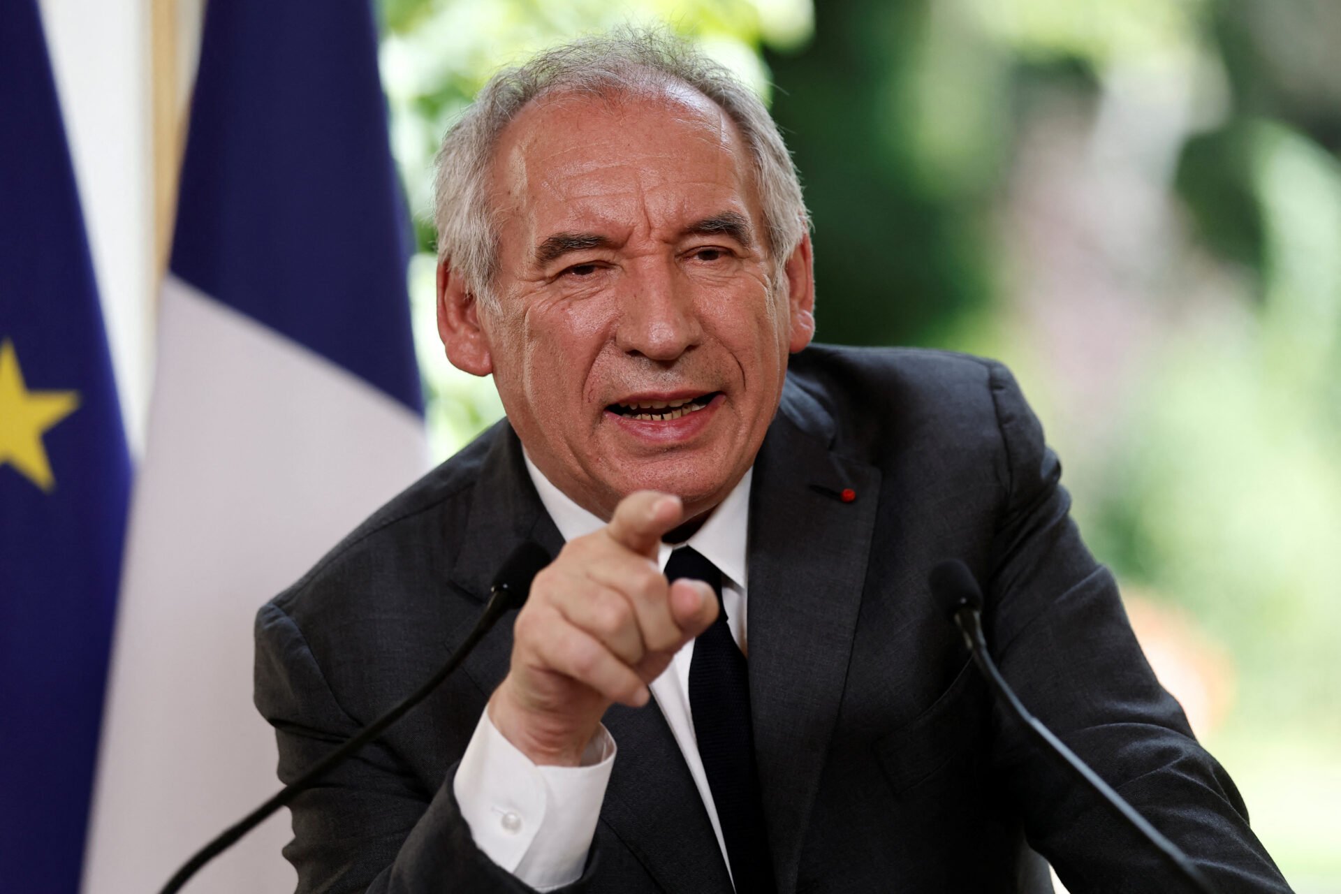 Η Γαλλία κατηγορεί την φον ντερ Λάιεν για «υποταγή» στον Τραμπ