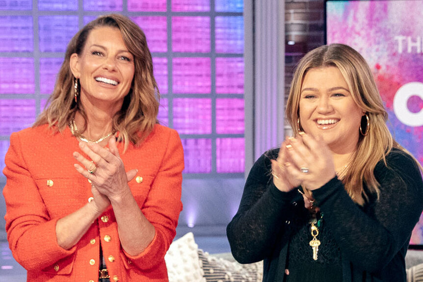 Kelly Clarkson Brought Down the House Covering Faith Hill's "Keep ...