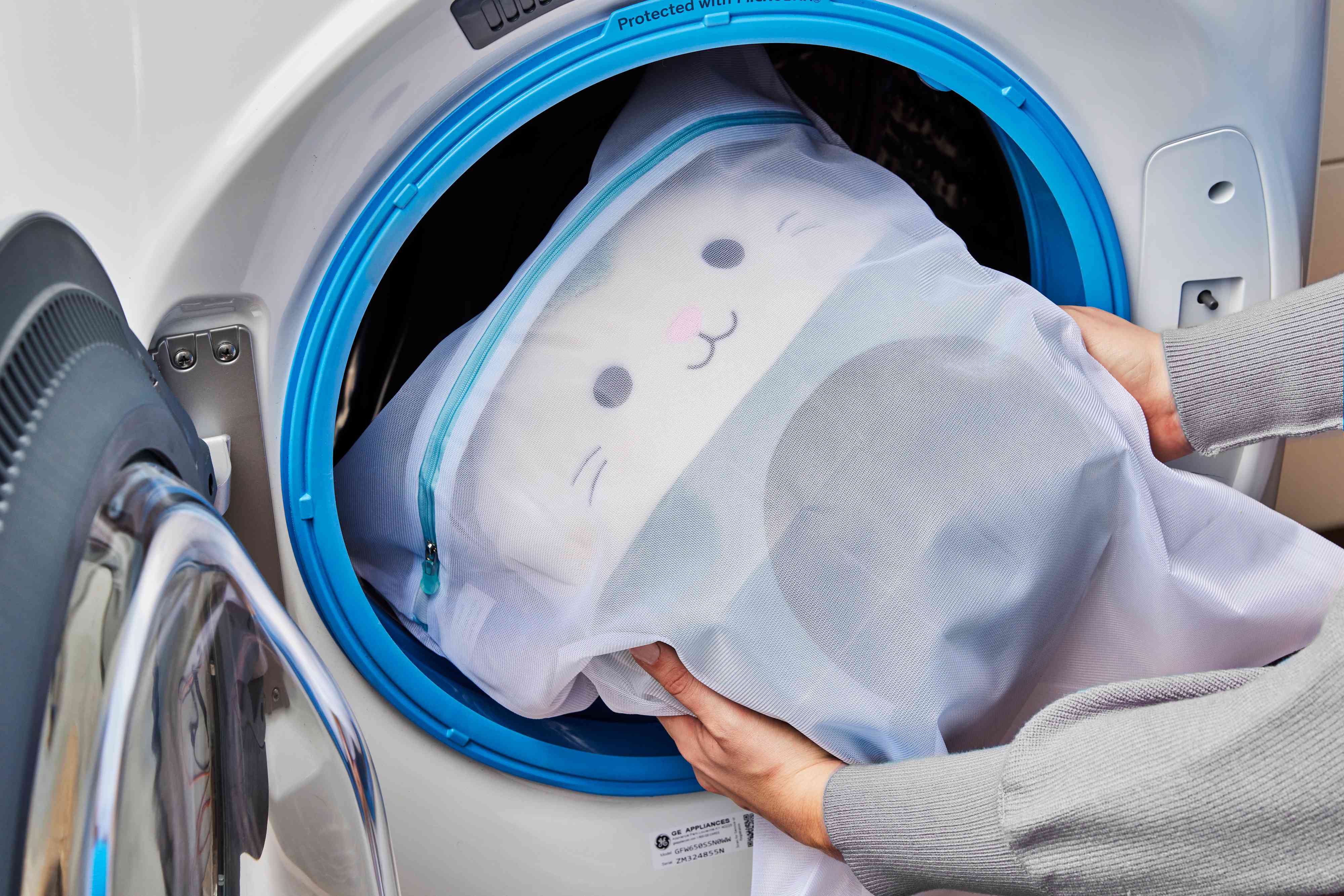 8 surprising things you can toss in the washer, according to laundry pros