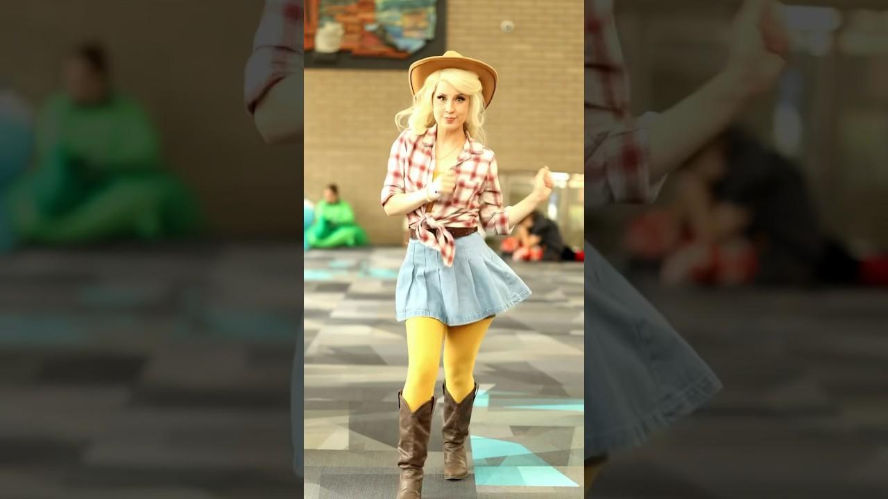 Applejack Dance - My Little Pony Cosplay @ Fanx 🍎🤠