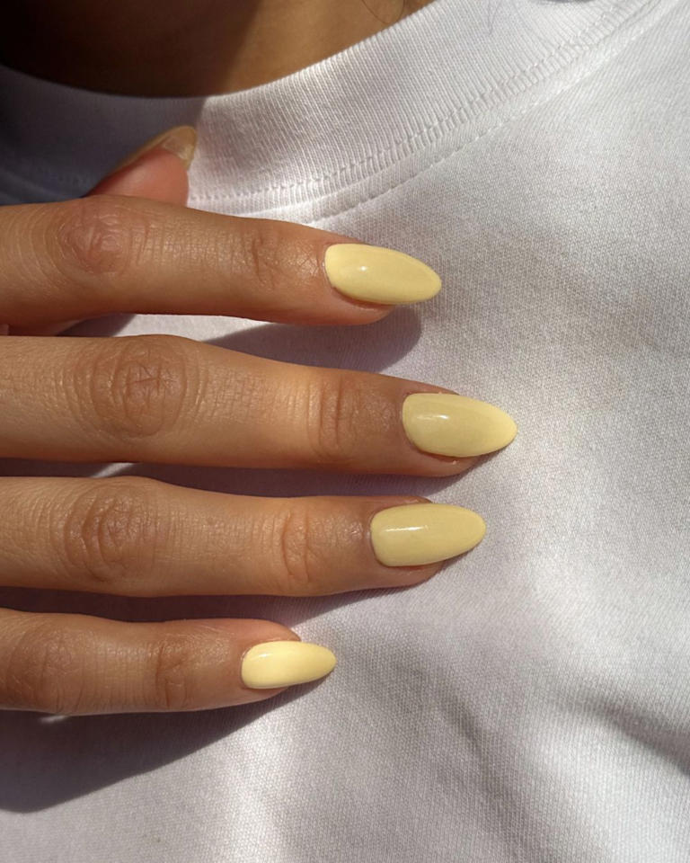 If You Wear these 16 Preppy Nail Designs, I’ll Assume You Summer on ...