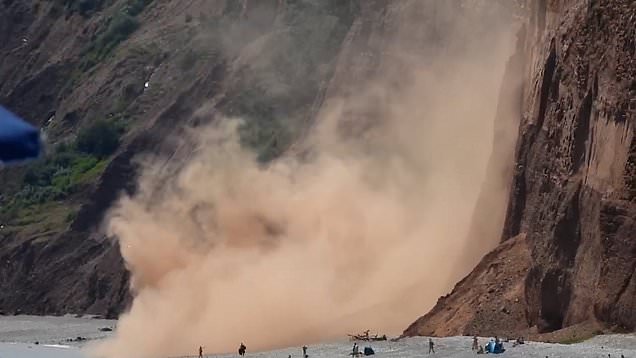 Huge rockfall on popular Devon beach almost flattens sunbathers