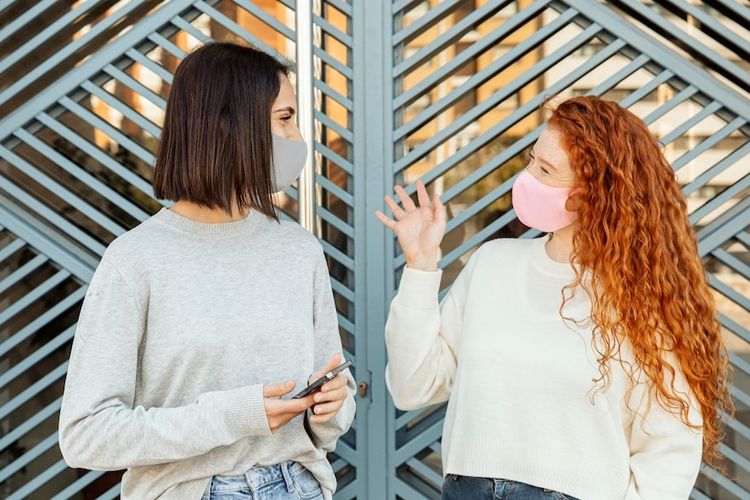 8 Kiat Sederhana Membuat Anda Lebih Mahir Berbincang dengan Orang Asing