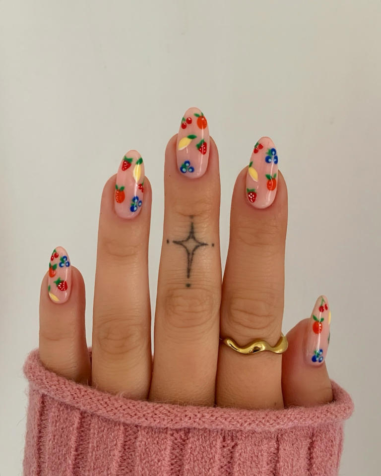 If You Wear these 16 Preppy Nail Designs, I’ll Assume You Summer on ...