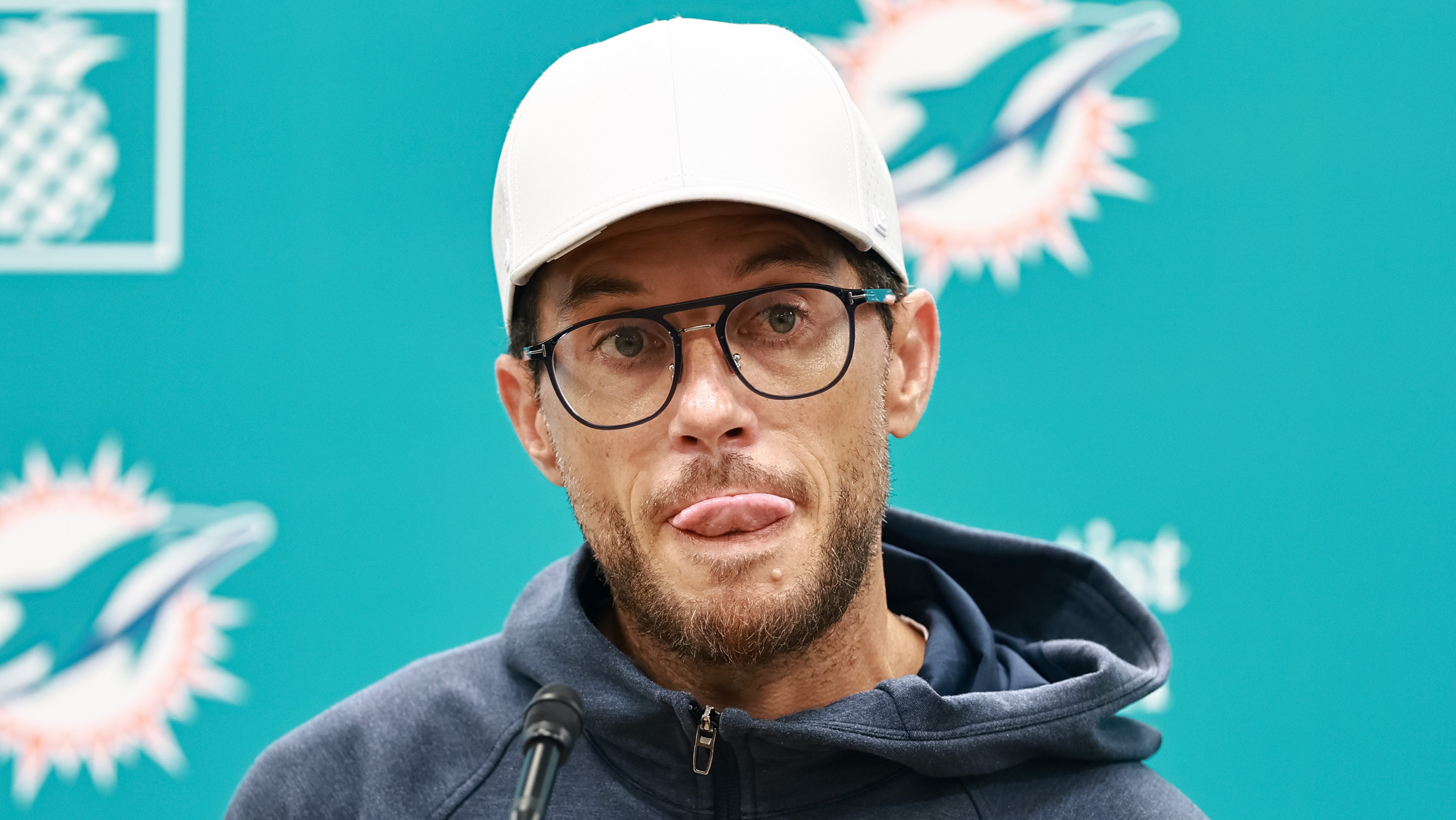 Dolphins HC Mike McDaniel Shares Confident Message Despite 0-3 Start