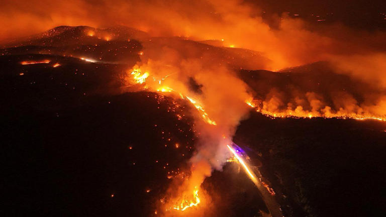 Map of wildfires spreading in Balkans