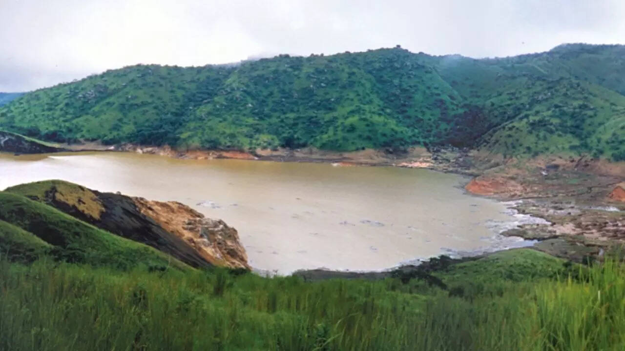 The 'exploding lake' that mysteriously killed 1700 people in one blow ...