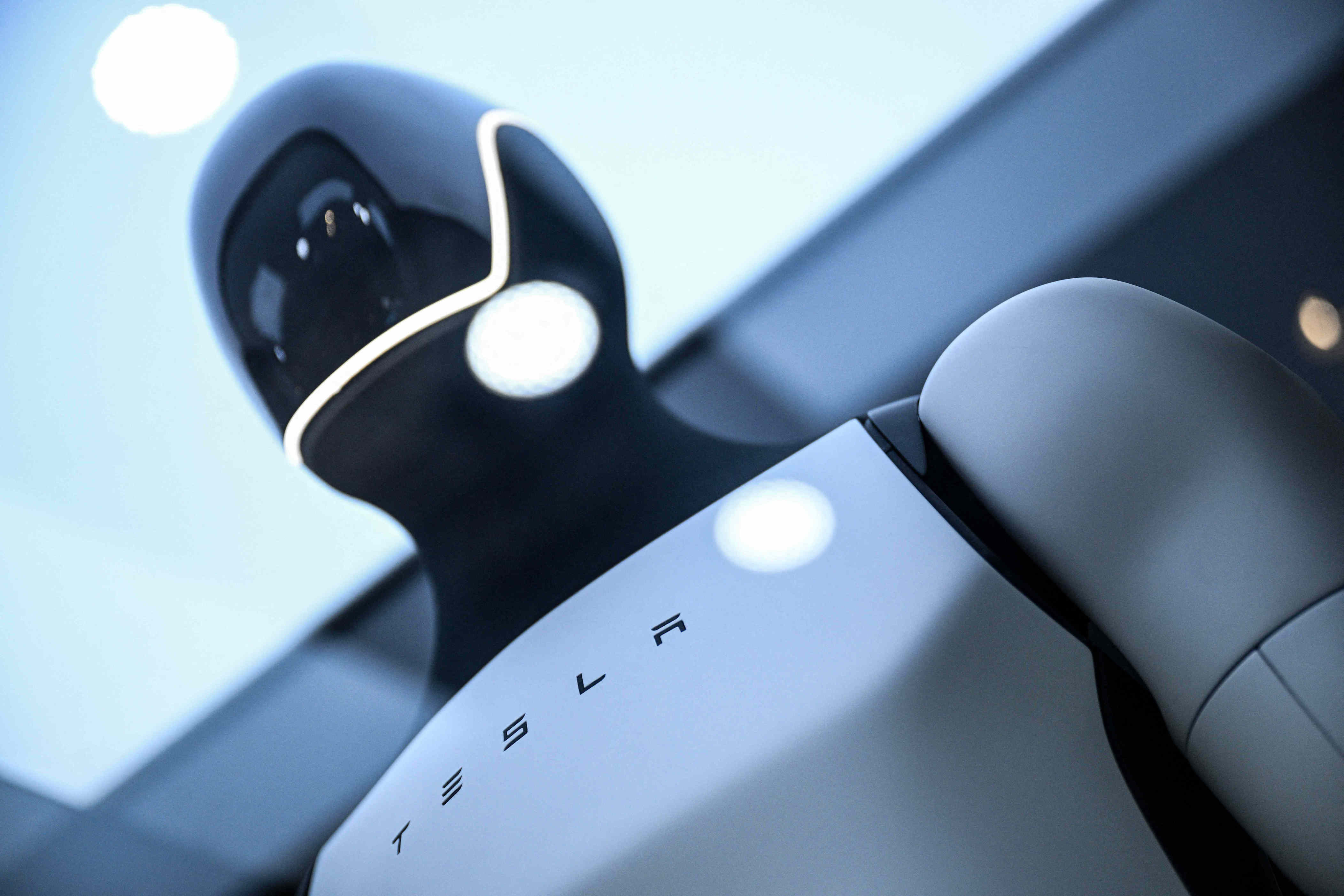 Tesla Signs $16.5 Billion Deal With Samsung for New AI Chips