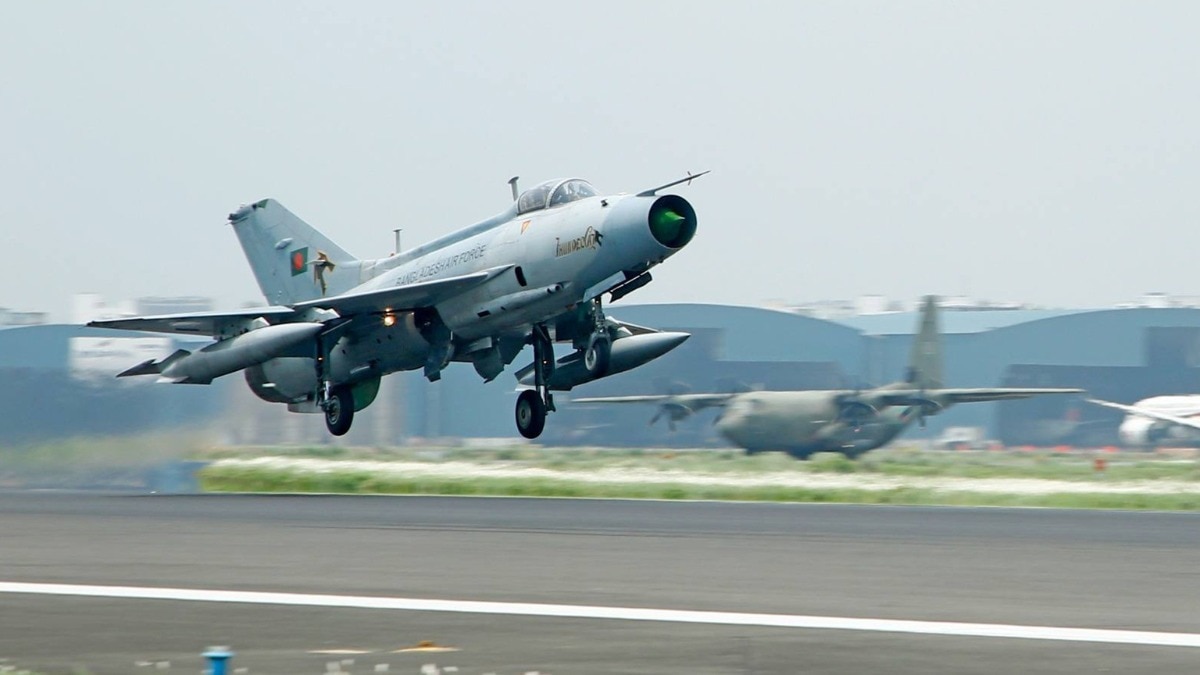How Dhaka crash of F-7 jet spotlights risks from obsolete Chinese ...