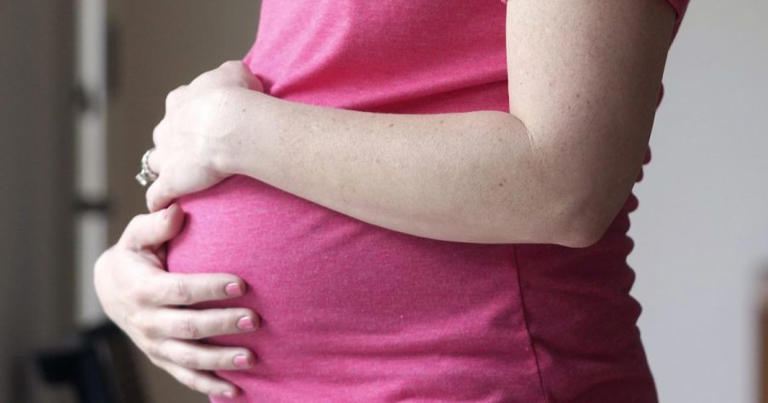 Panel urges FDA warning against antidepressants during pregnancy