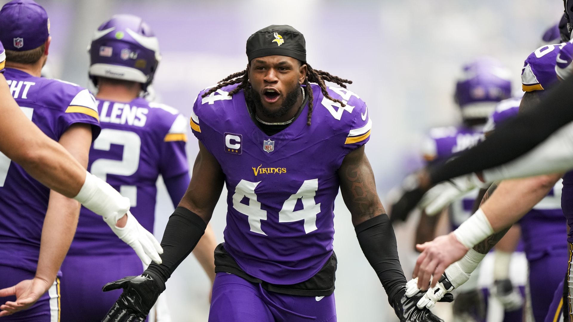 NFL Chaos vs. Vikings Calm: Training Camp Tidbits & More