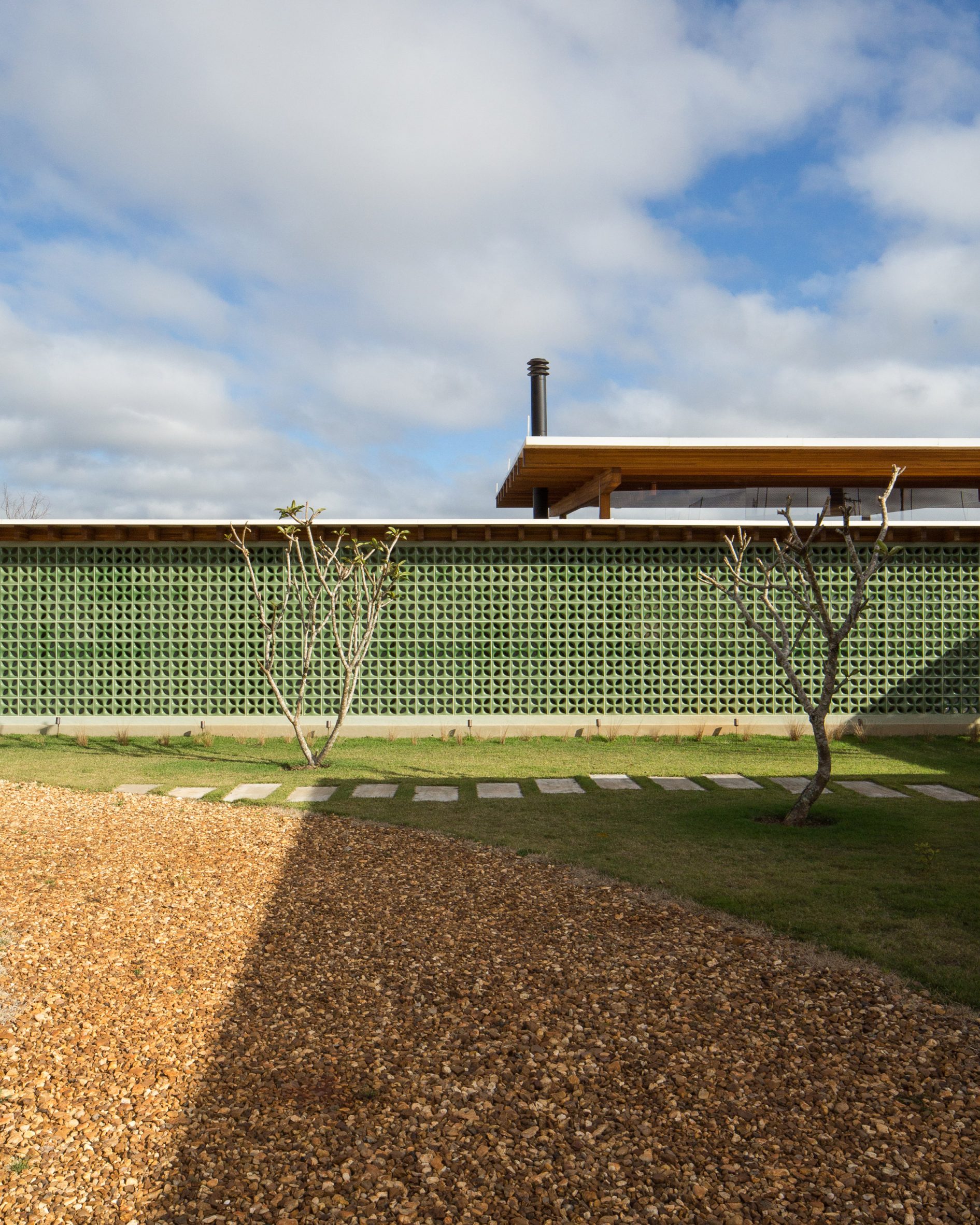 Jurumirim House by Nitsche Arquitetos features wall of perforated green ...