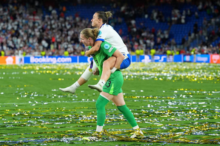Lioness Lucy Bronze's injury explained after Euro 2025 win - 'I was in ...