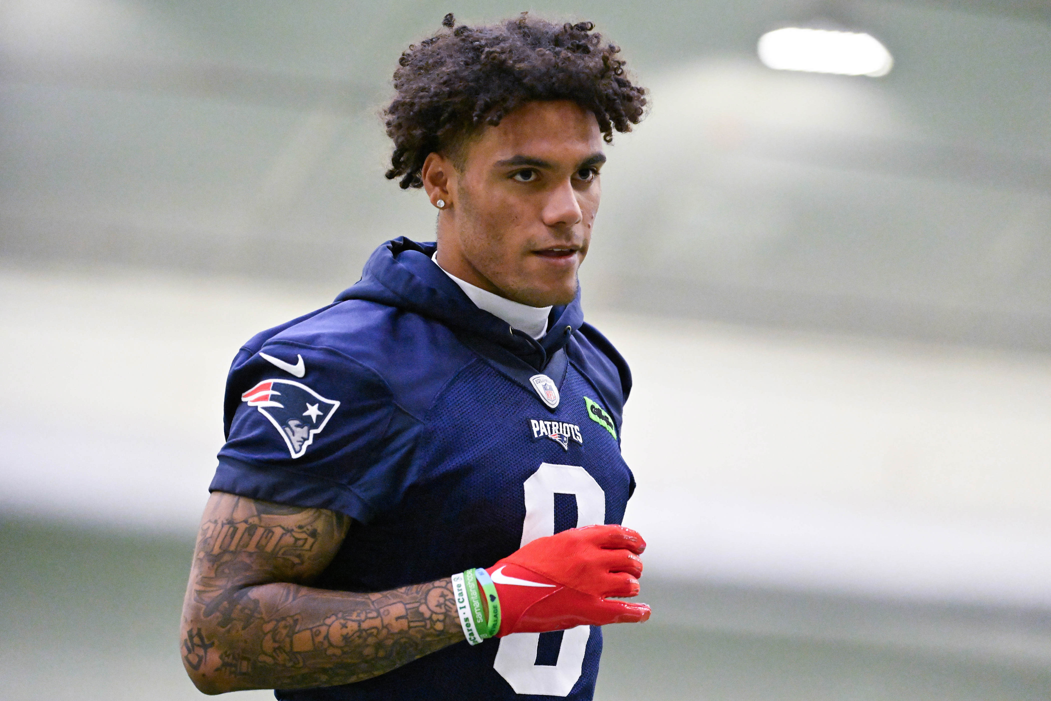 Patriots CB Christian Gonzalez limps off field after apparent injury