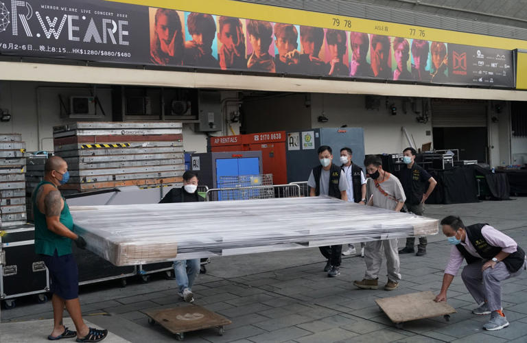 Hong Kong dancer Mo Li sues 12 parties for damages over Mirror concert ...