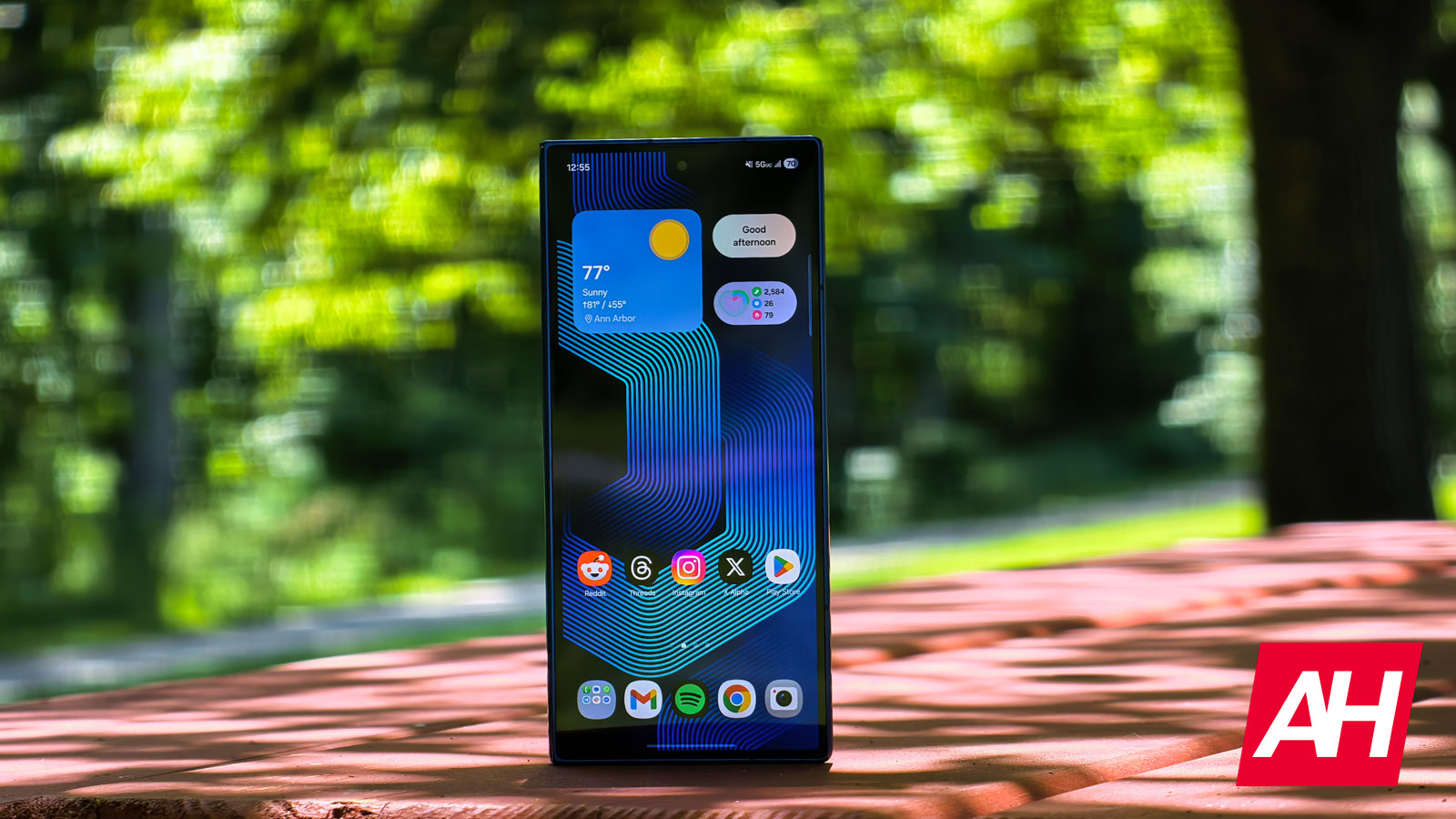 Galaxy Z Fold 7's Screen Durability Tested in Extreme Conditions