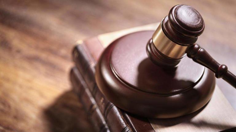 Buffalo Wild Wings refused to hire woman who wore long skirts in ...