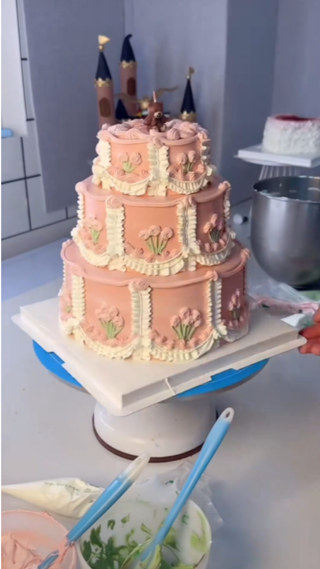 Relaxing Cake Frosting Tutorial for a Perfect 3-Layer Cake