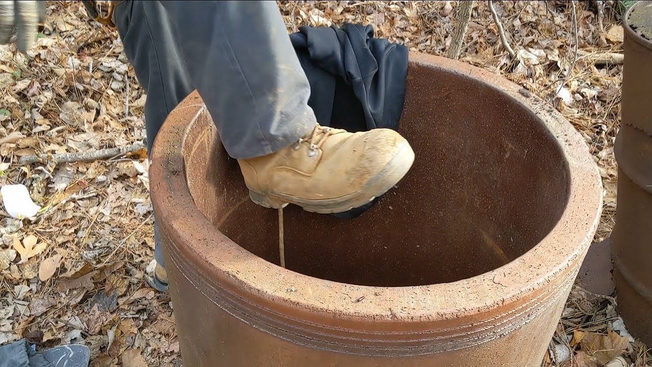 We Climbed Down an Old Well and Found Something Unexpected