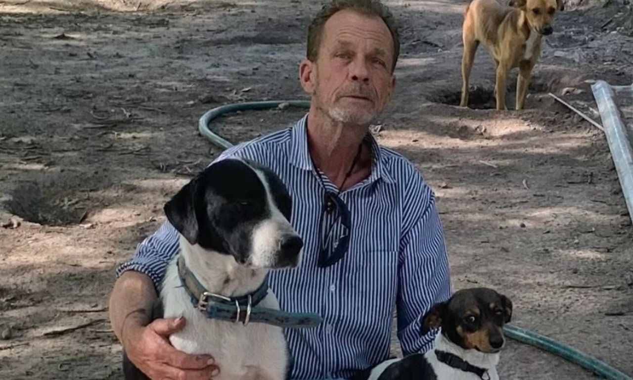 La última publicación de Paul Jonathan Brown, estadounidense que daba ...