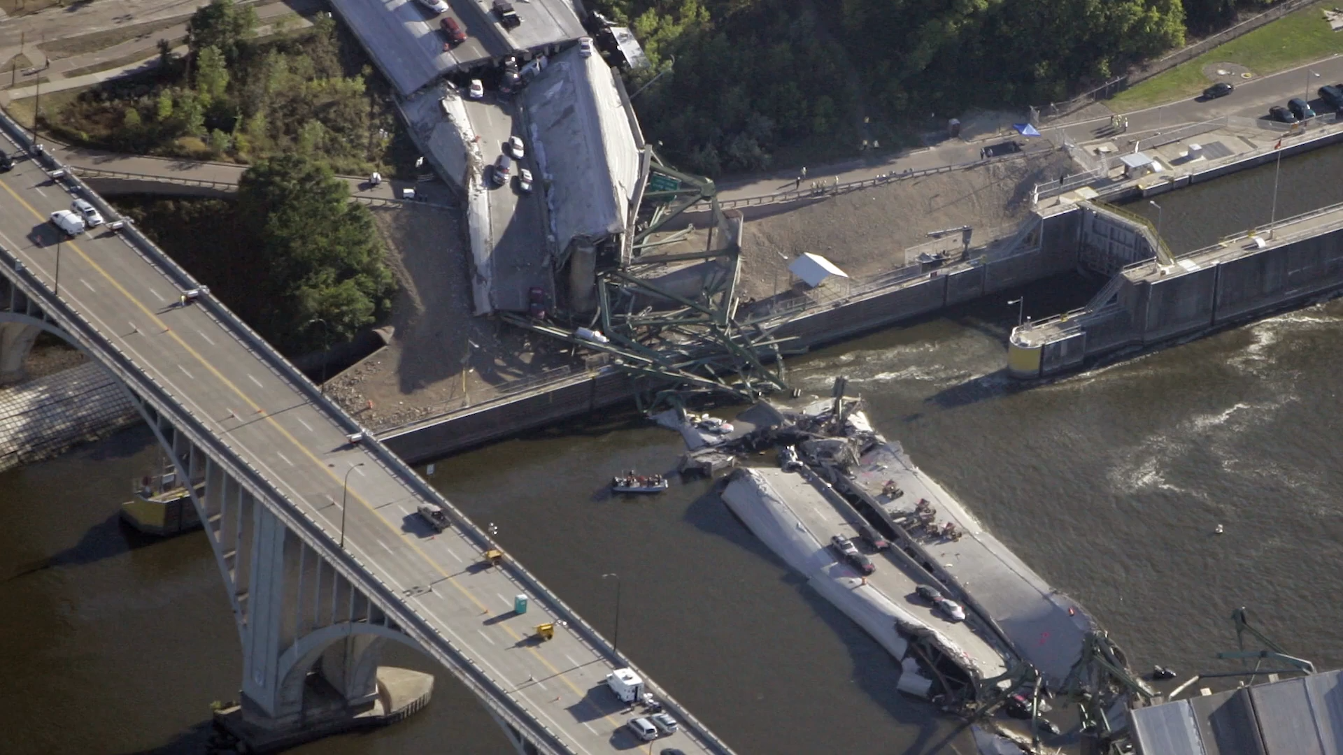 The I-35W Bridge Collapse – When America’s Infrastructure Failed