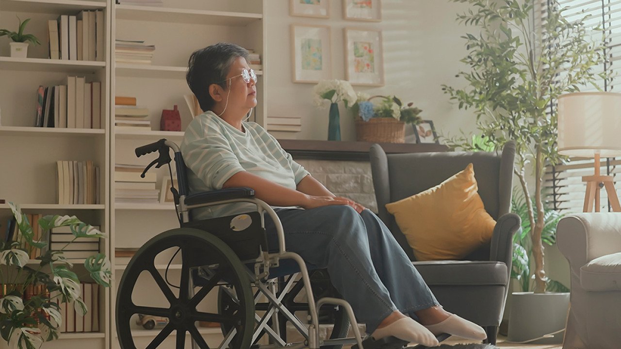 How to care for a senior after surgery