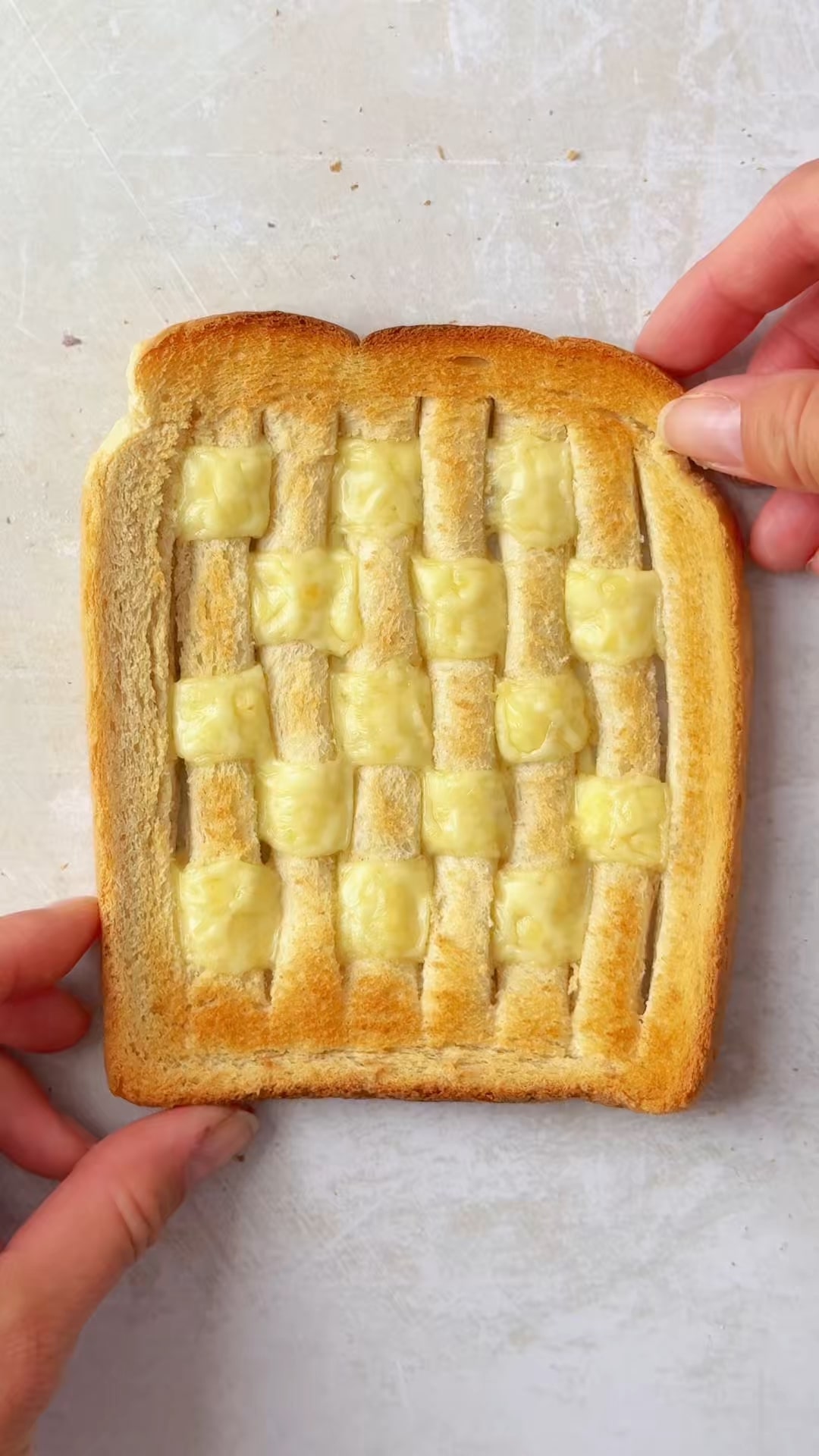 Toast tissé, une variante simple du fromage sur toast