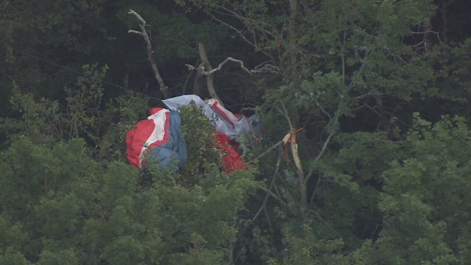 Paraglider crashes into trees north of Boone