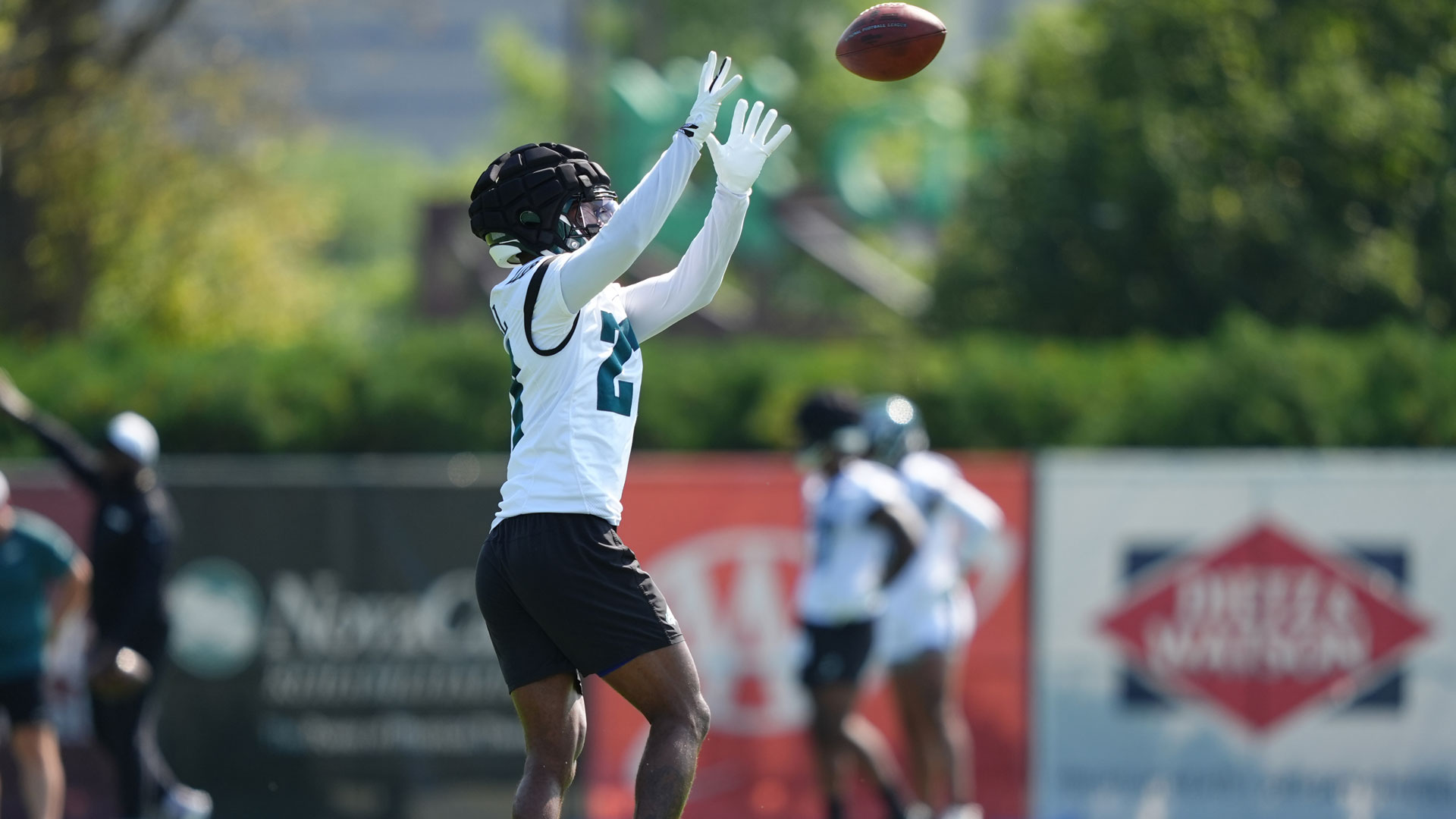 Eagles injury update: A couple of key starters practice again