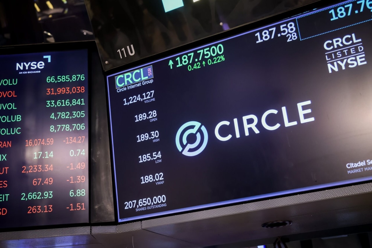 FIS, Circle Partner to Offer Stablecoin Transactions to Financial ...