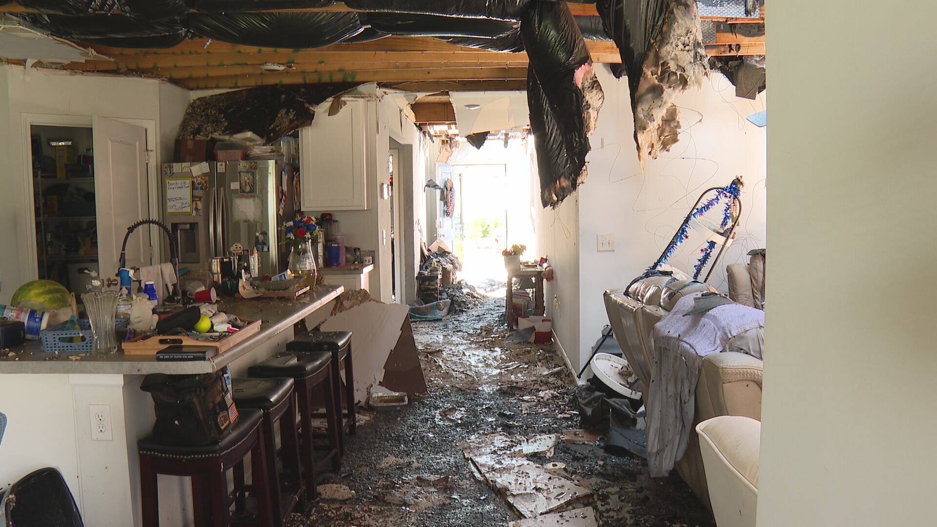 Lightning strike destroys Bolivia home, family escapes unharmed