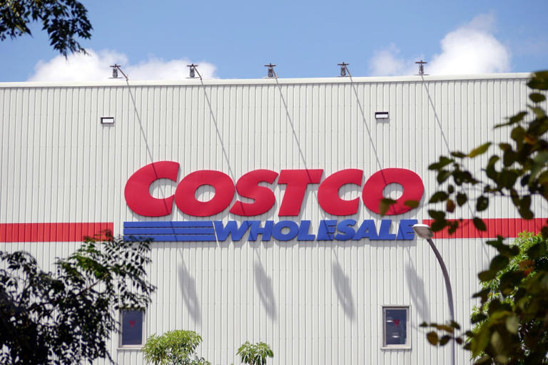 Costco's Hilarious Response to Starbucks' Bear Cup Frenzy Has Fans ...