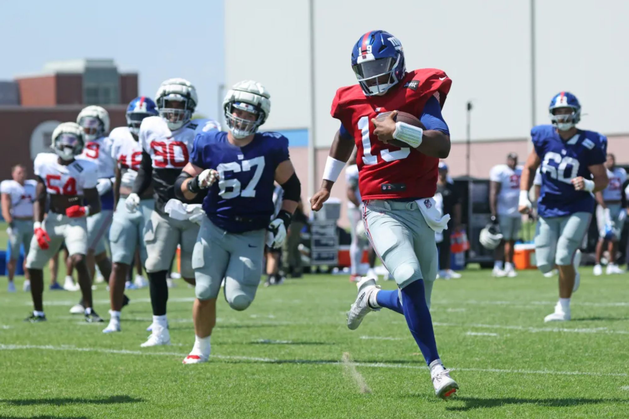 Giants offense flips the script to win the day in first padded practice