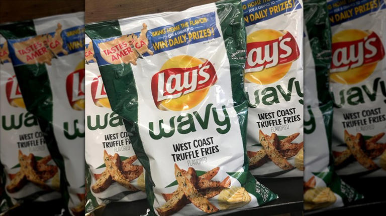 7 Limited-Edition Lay's Chips Flavors That Deserve A Comeback