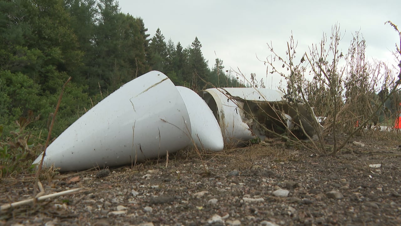 2 dead as investigators comb through ash and rubble of plane crash near ...