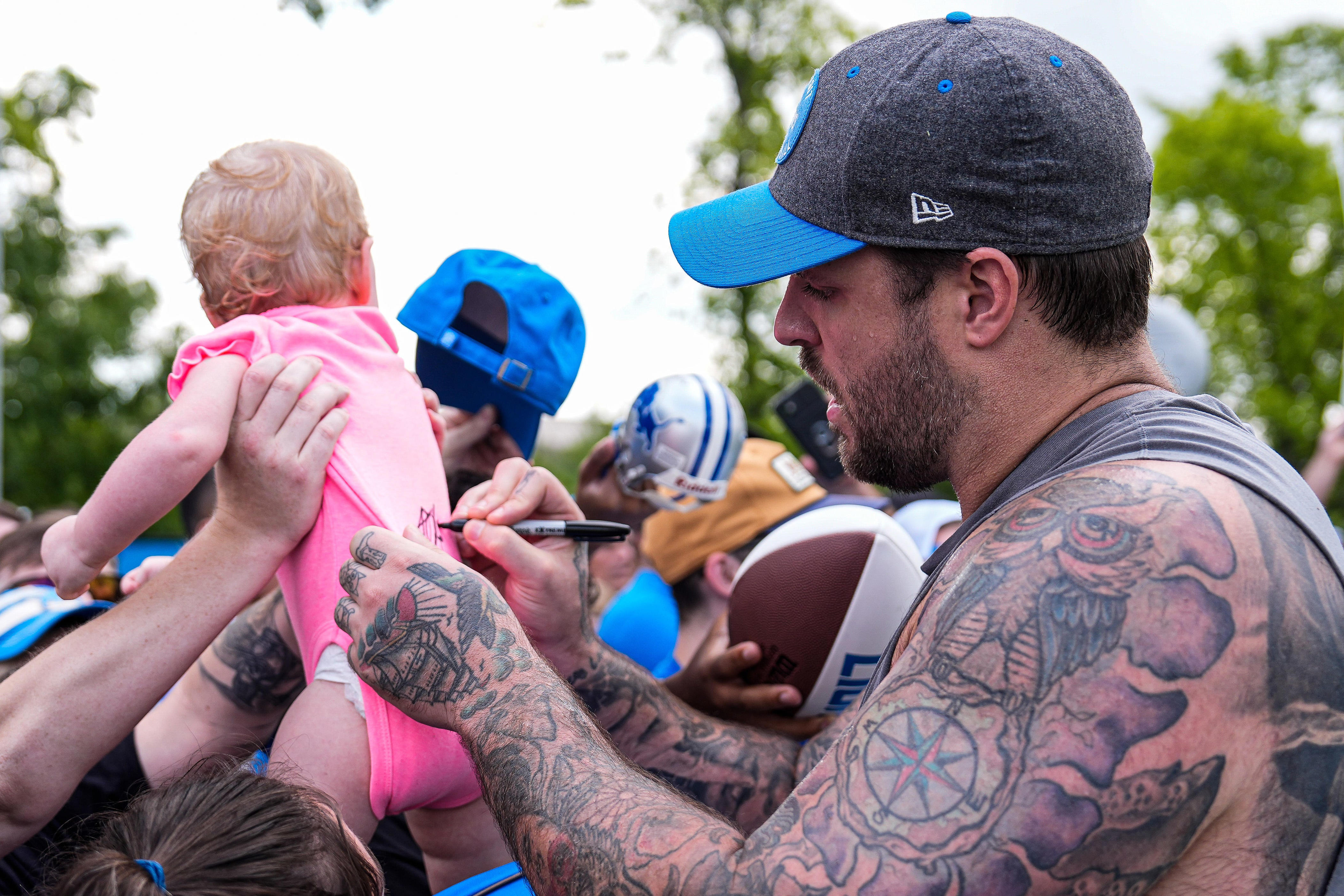 Taylor Decker injury update: No Lions OL move suggests vet will play vs ...