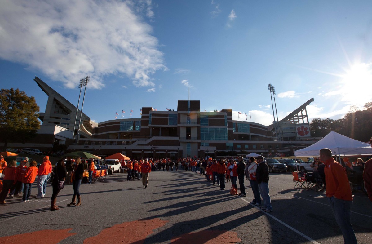 Greg McElroy Names Major College Football Program With ‘Sky High ...