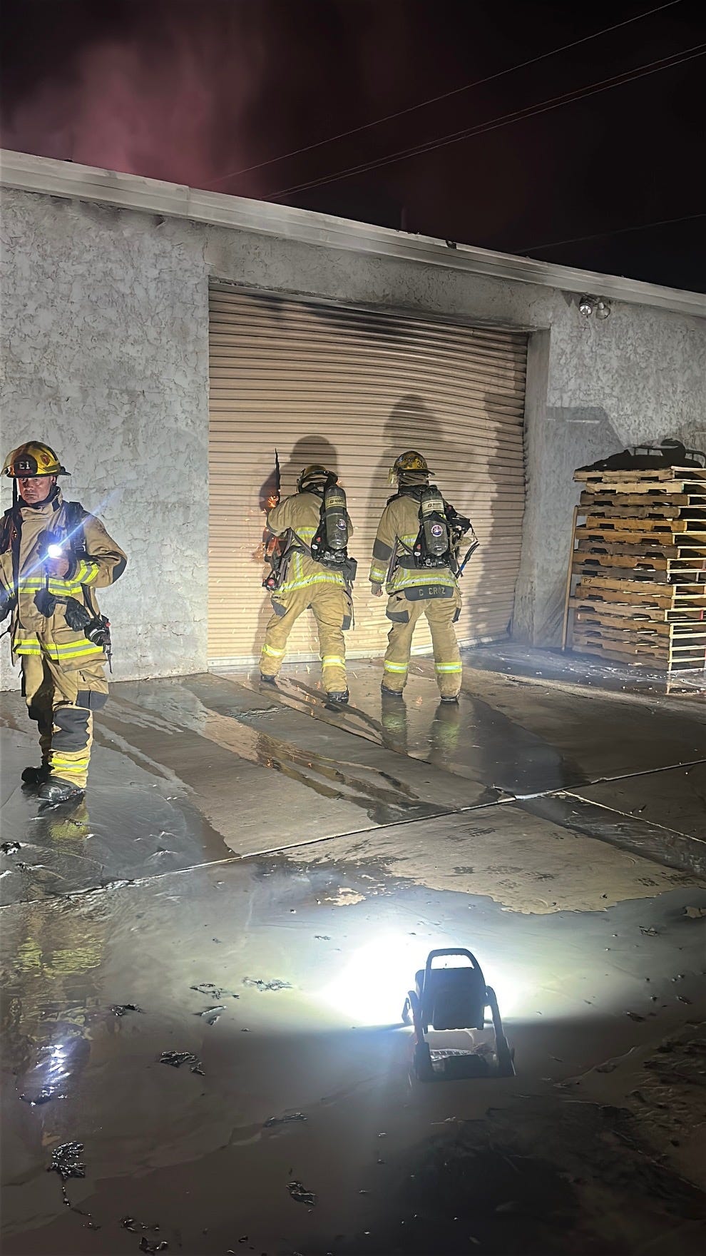 Fiery crash into south Phoenix commercial building leaves man dead
