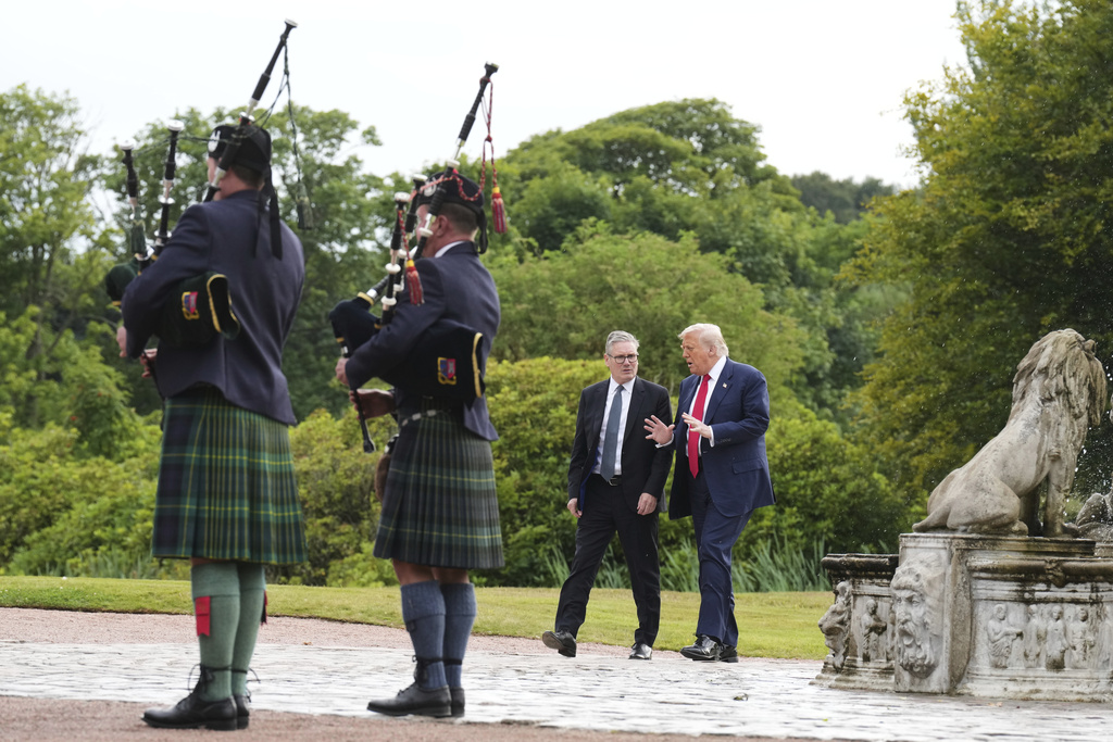 Trump talks Gaza, Ukraine and his golf course, in meeting with UK's ...