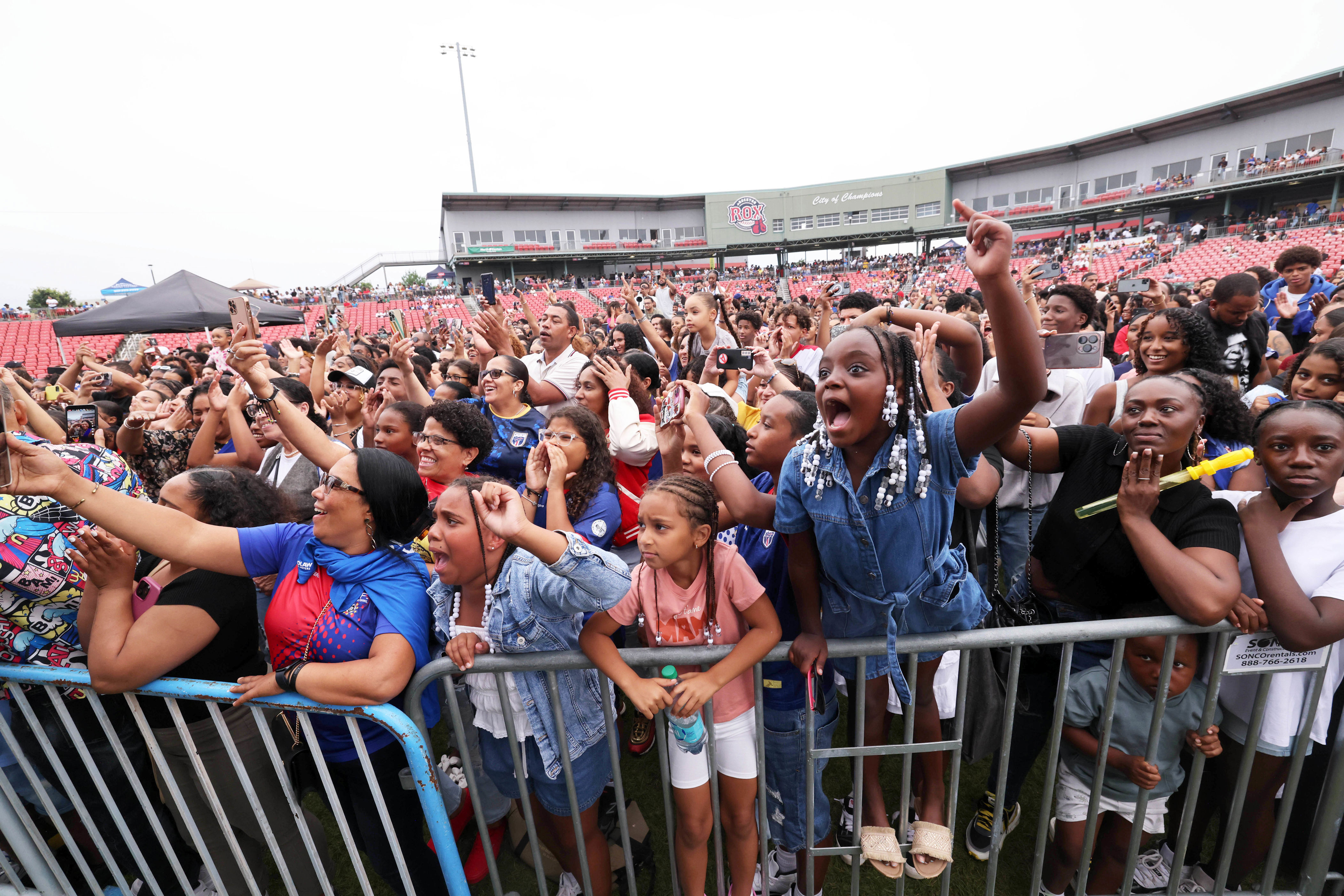 'So much pride': Thousands pack Campanelli for Cape Verdean Day ...